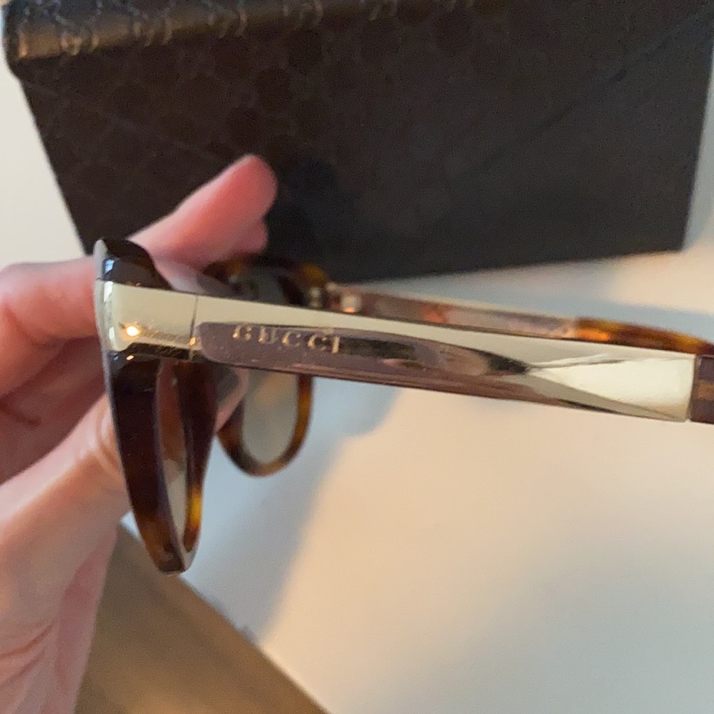 Gucci Tortoise And Gold Hardware Sunglasses - Gem